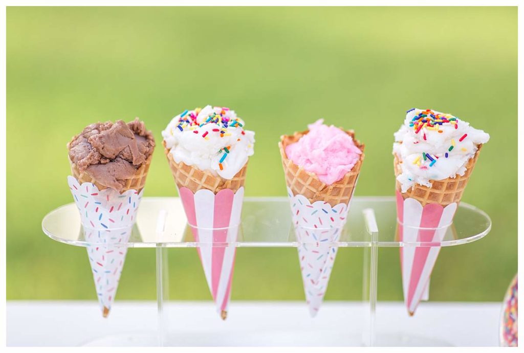 Ellie and Lucy’s Ice Cream Mini Session | laurenwallacephotography.com